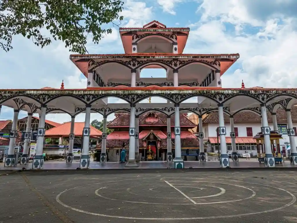 Ettumanoor Shri Mahadeva Temple 2026 Guide | Timings, Darshan, Entry ...