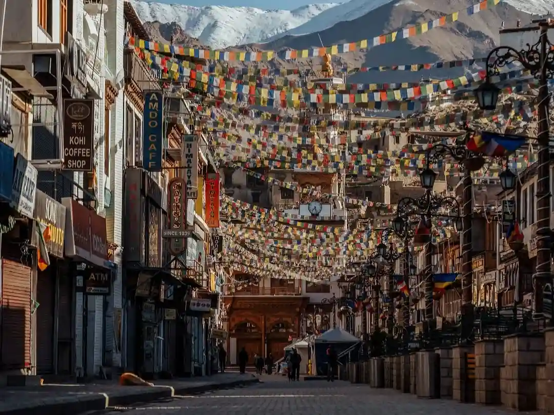 Leh Market – Shopping Lanes, Cafes & Local Vibe 2026