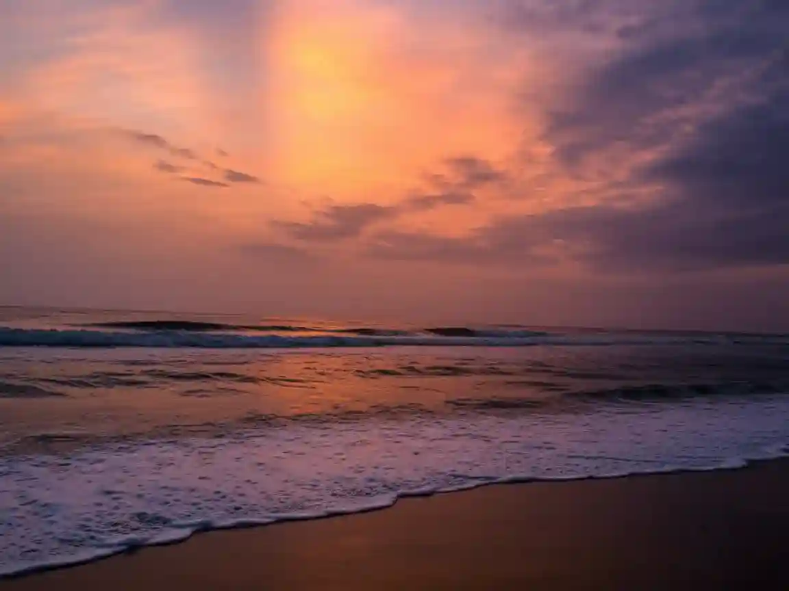 Vypin Beach Kochi – A Serene Coastal Getaway on Vypin Island | Chal Banjare